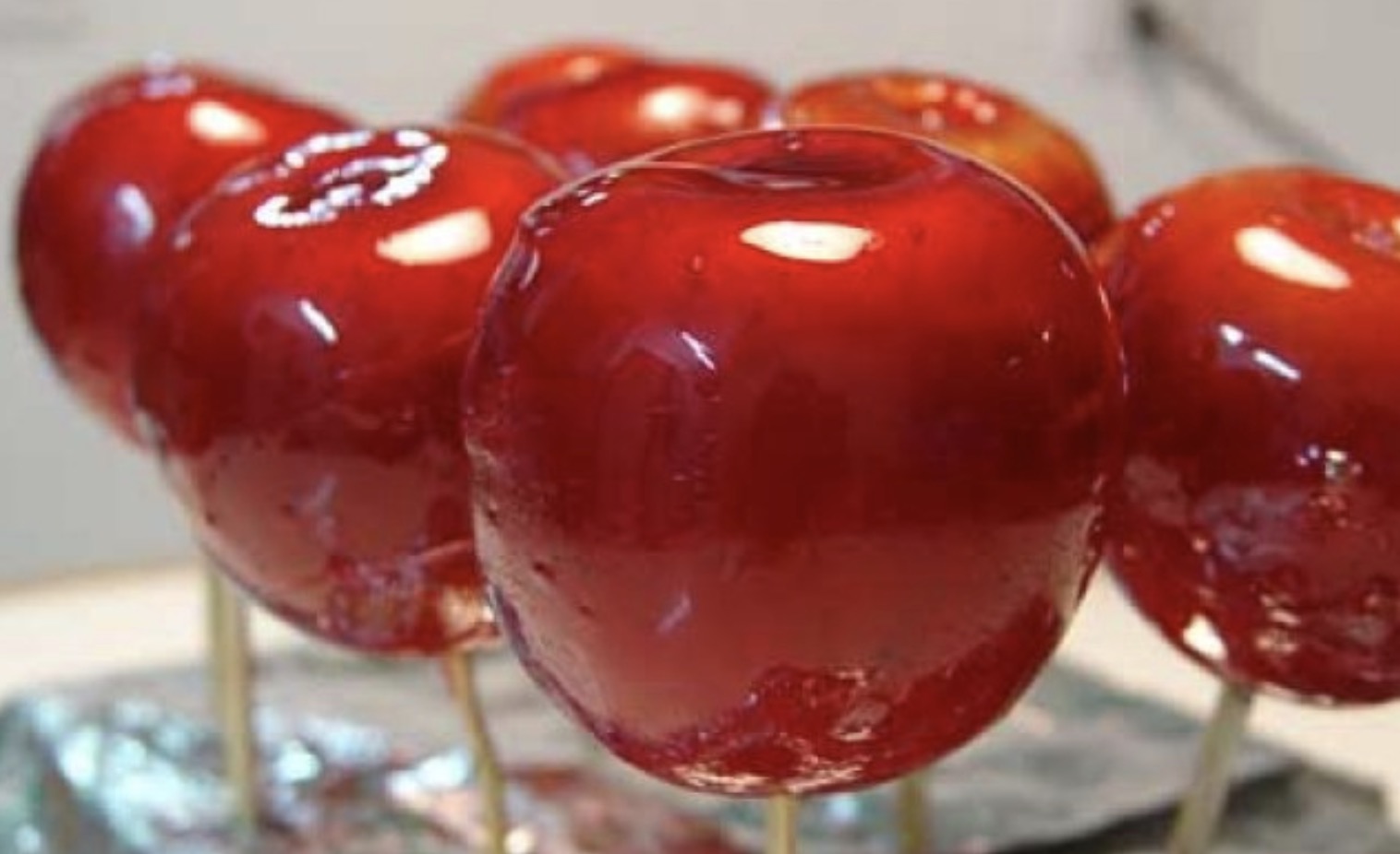 Cómo hacer manzanas acarameladas