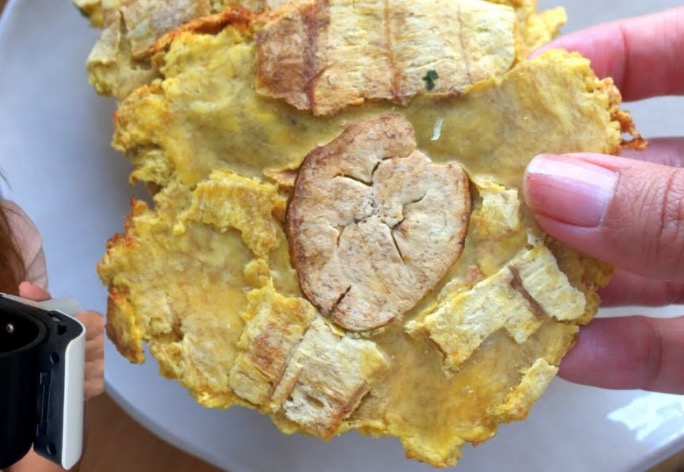 Mira que fácil hacer tostones (plátano frito) crujientes sin freir y ...