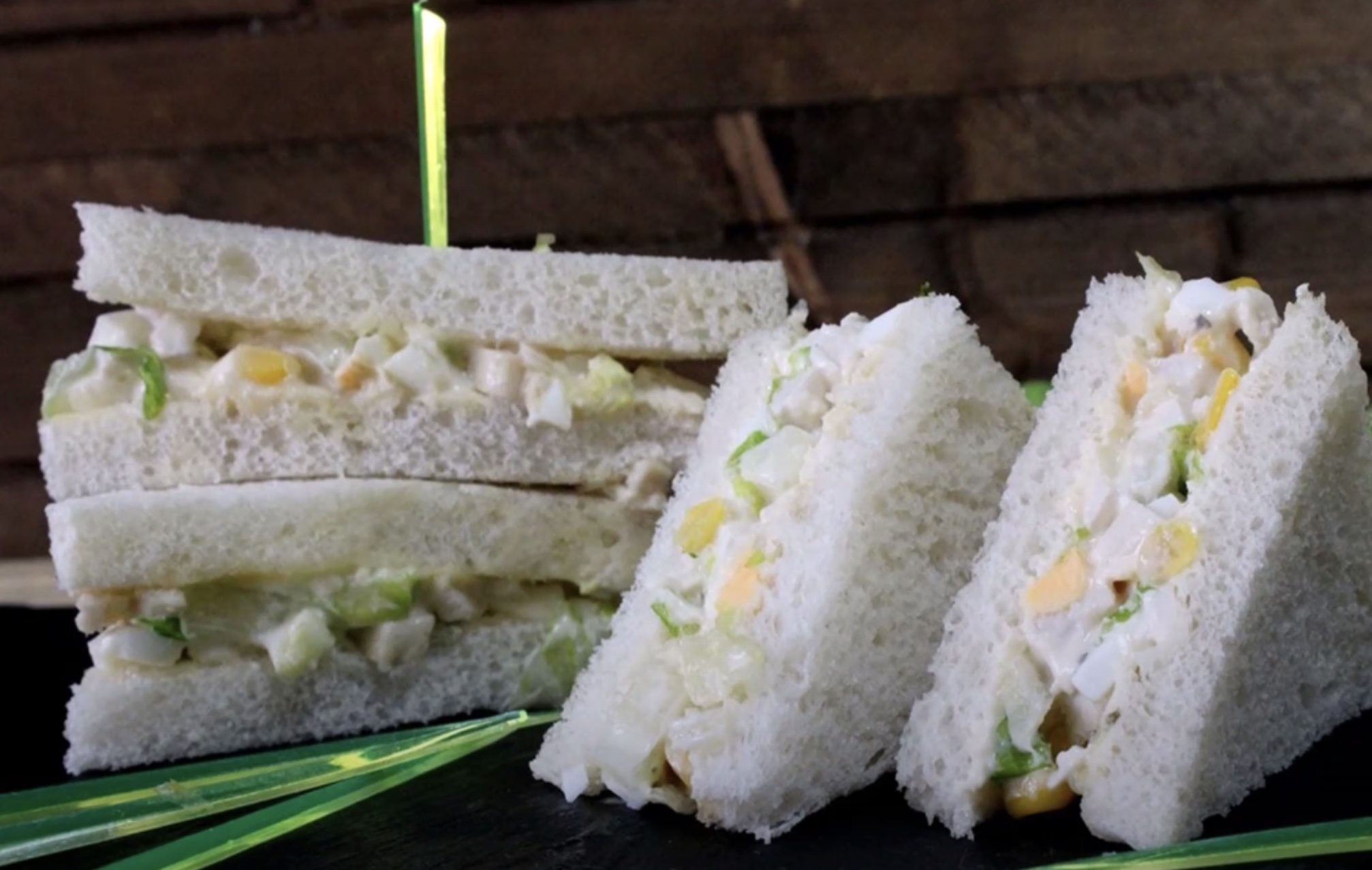 Sándwich de pollo y salsa césar